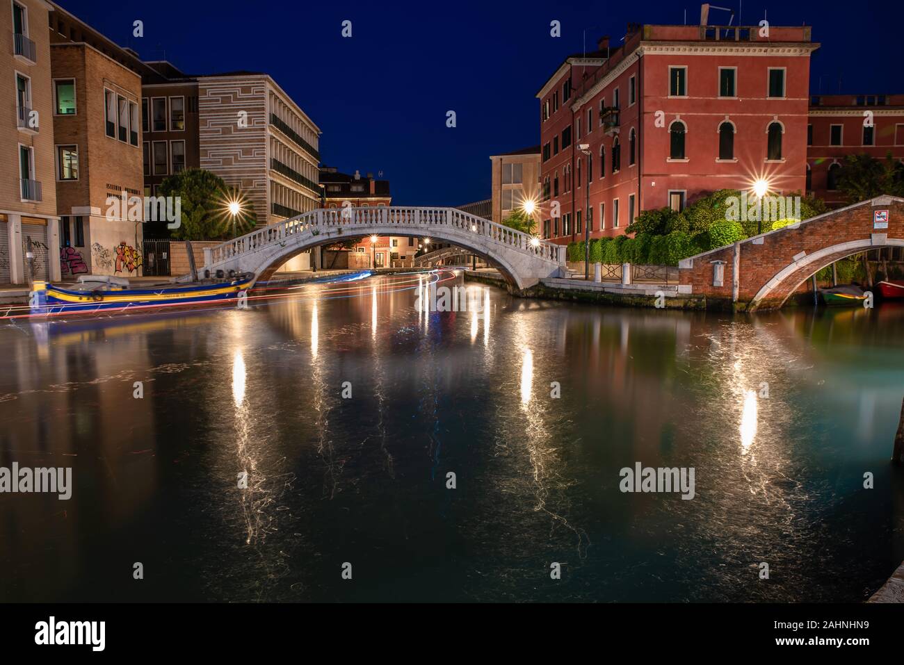 Venice, the city of love calls to disappear sinking into the lagoon ...