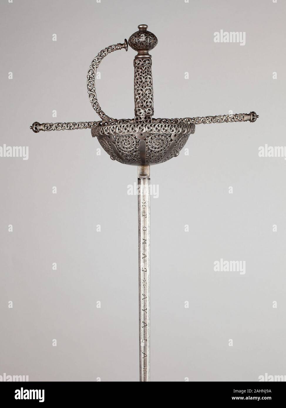 Cup hilt rapier hi-res stock photography and images - Alamy