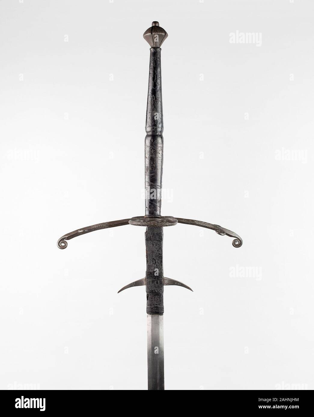 Two handed sword hi-res stock photography and images - Alamy