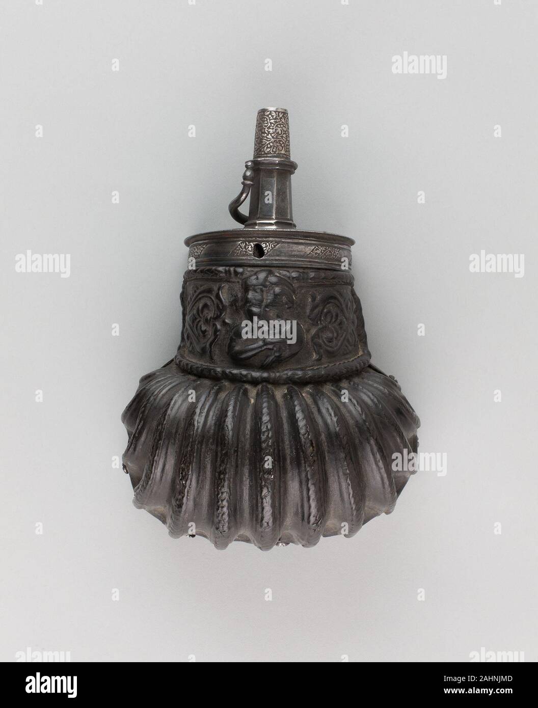 Silver powder flask hi-res stock photography and images - Alamy