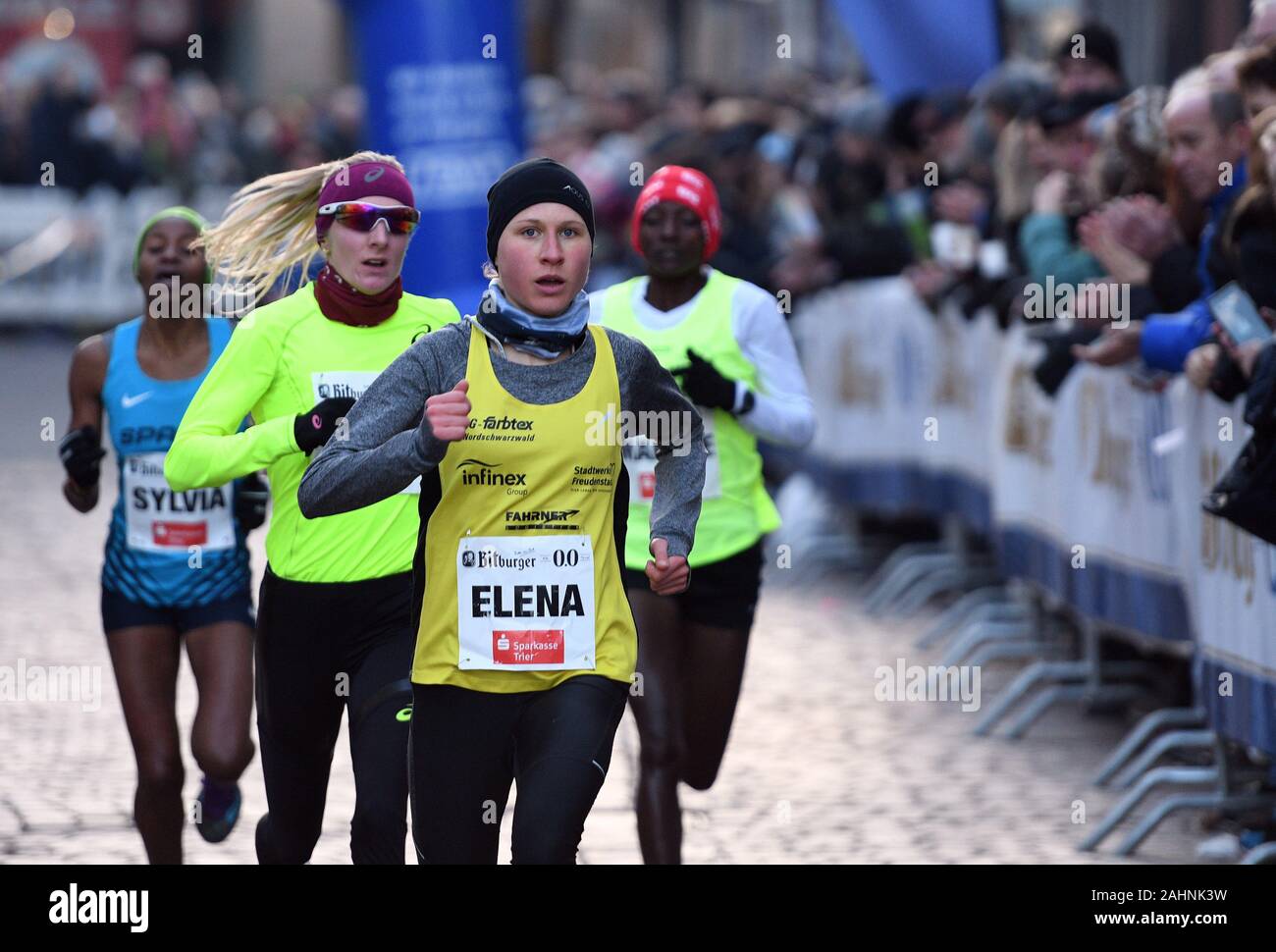 Start athletics track 3000 hi-res stock photography and images - Alamy
