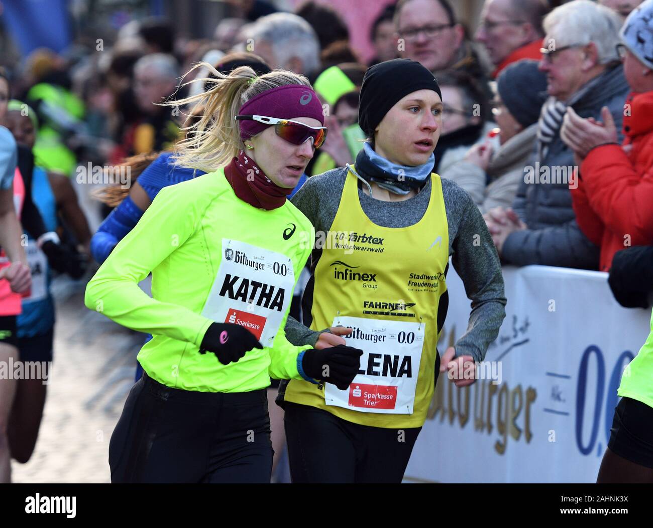 Start athletics track 3000 hi-res stock photography and images - Alamy
