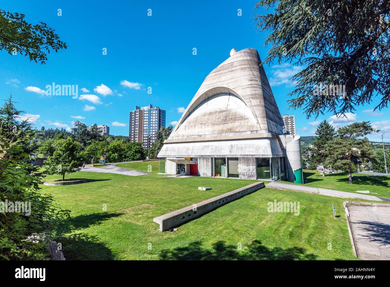 Le corbusier church hi-res stock photography and images - Alamy