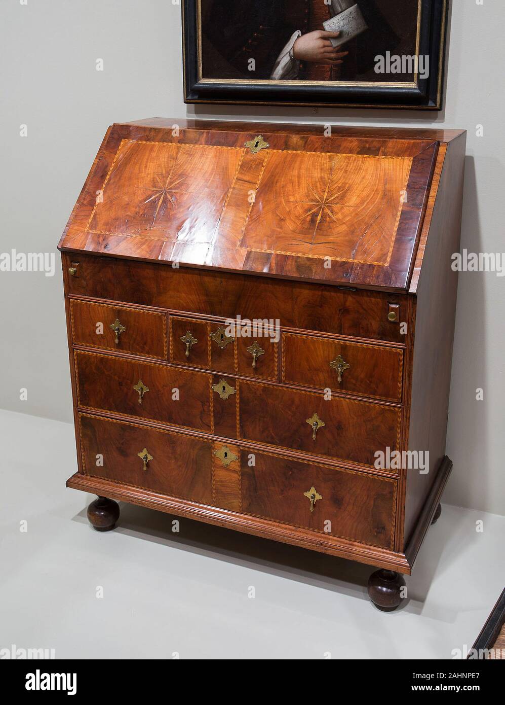 Walnut veneer hi-res stock photography and images - Alamy