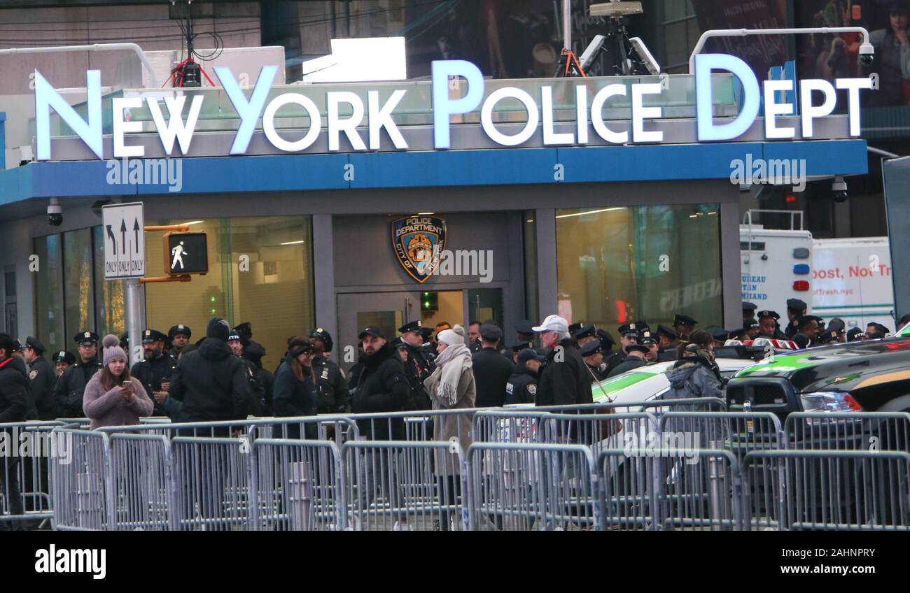 31st december 2019 times square hi-res stock photography and images - Alamy