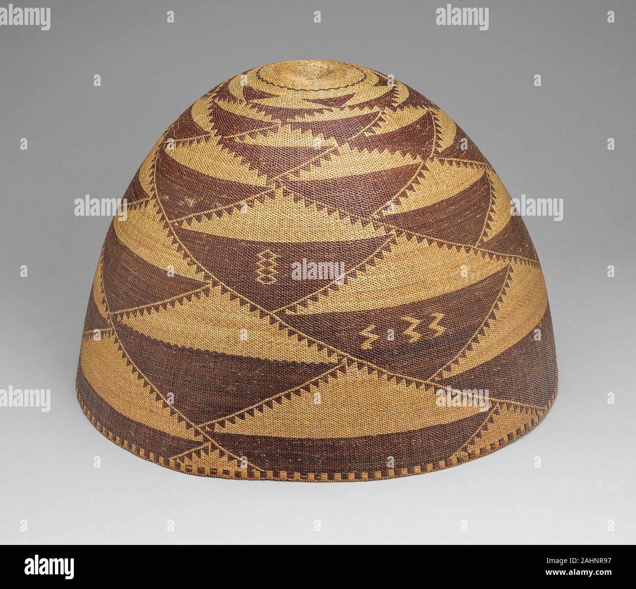 Pomo basket hi-res stock photography and images - Alamy