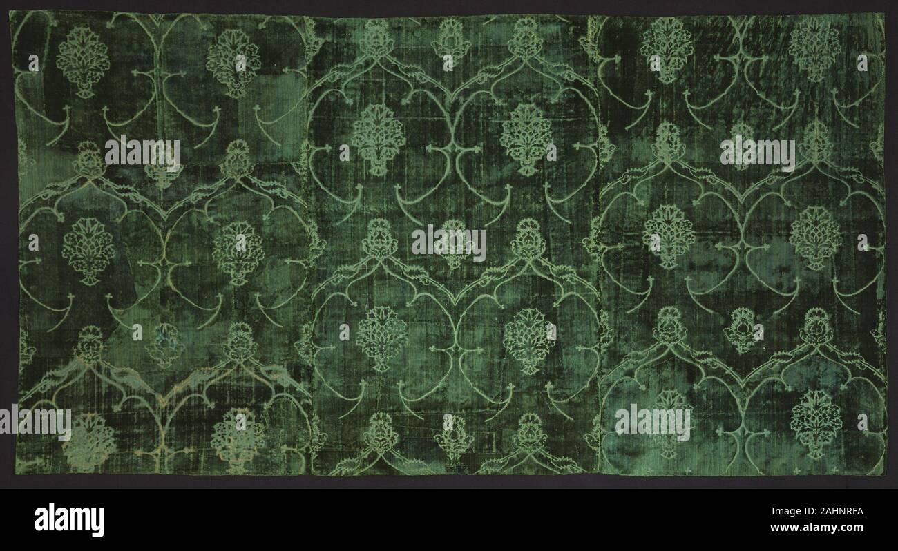 Warp float faced 4 1 satin weave hi-res stock photography and images ...