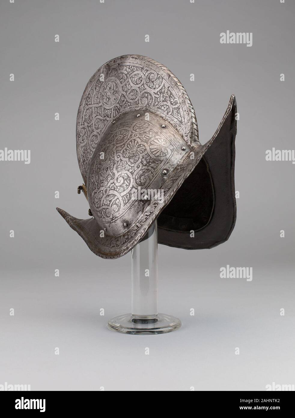 Brass comb hi-res stock photography and images - Alamy