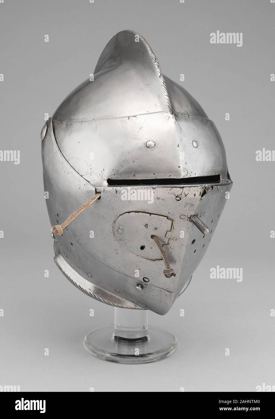 Joust helmet crest hi-res stock photography and images - Alamy