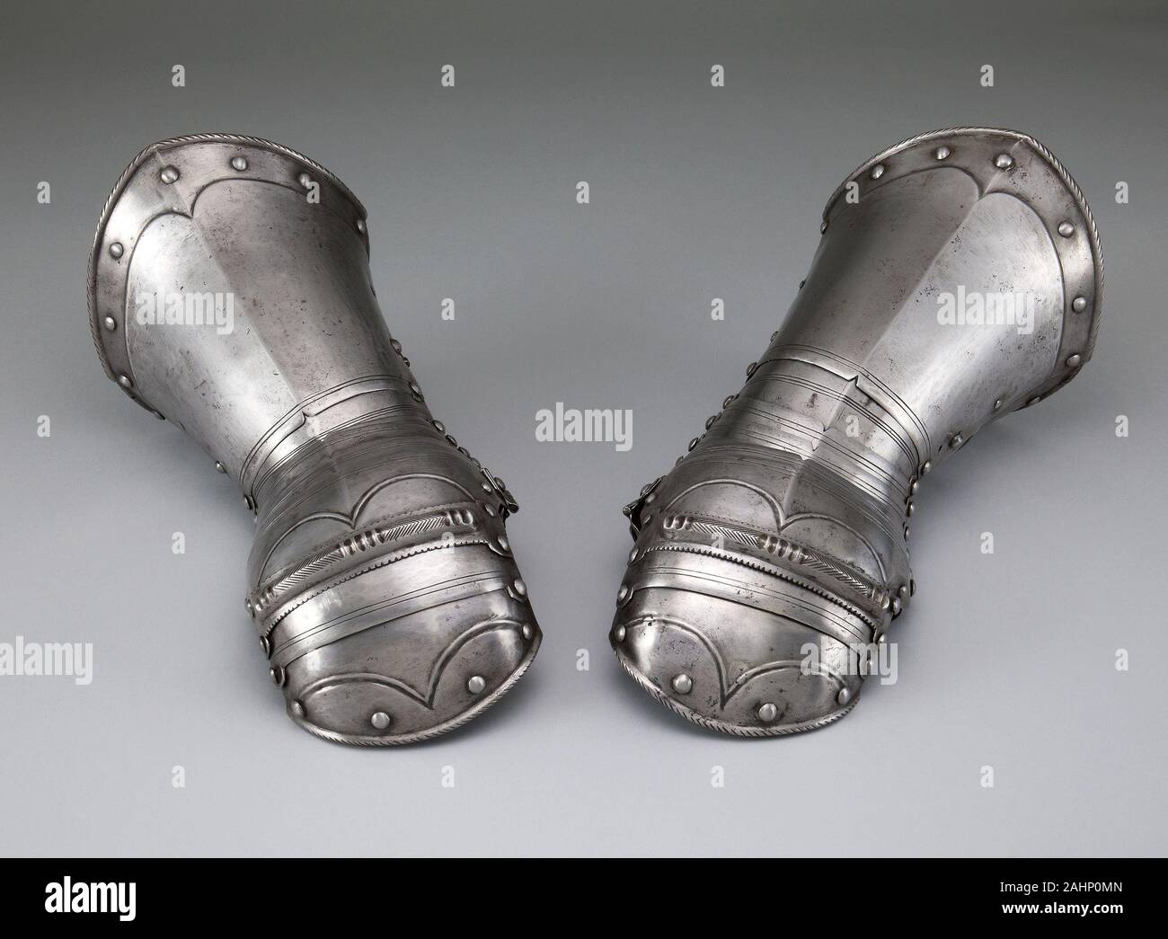 Gauntlets hi-res stock photography and images - Alamy
