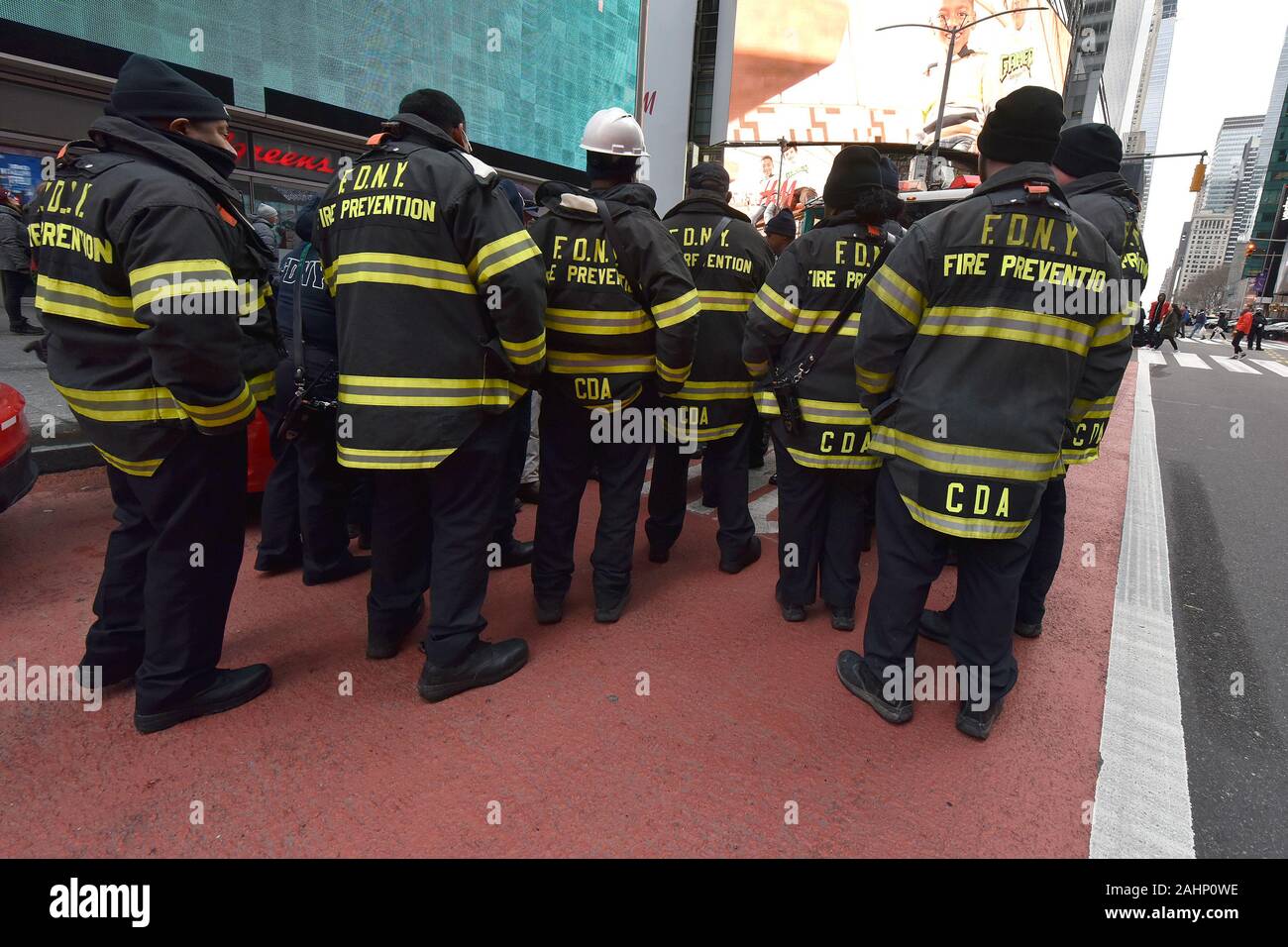 31st december 2019 times square hi-res stock photography and images - Alamy