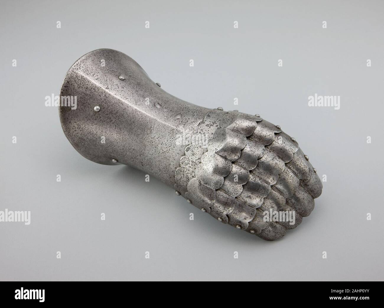 Right gauntlet hi-res stock photography and images - Alamy
