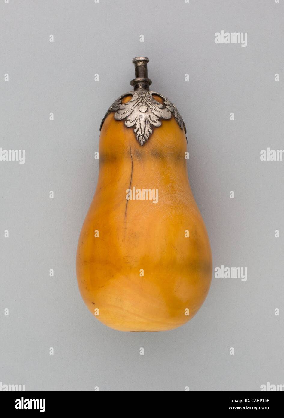 Priming flask hi-res stock photography and images - Alamy