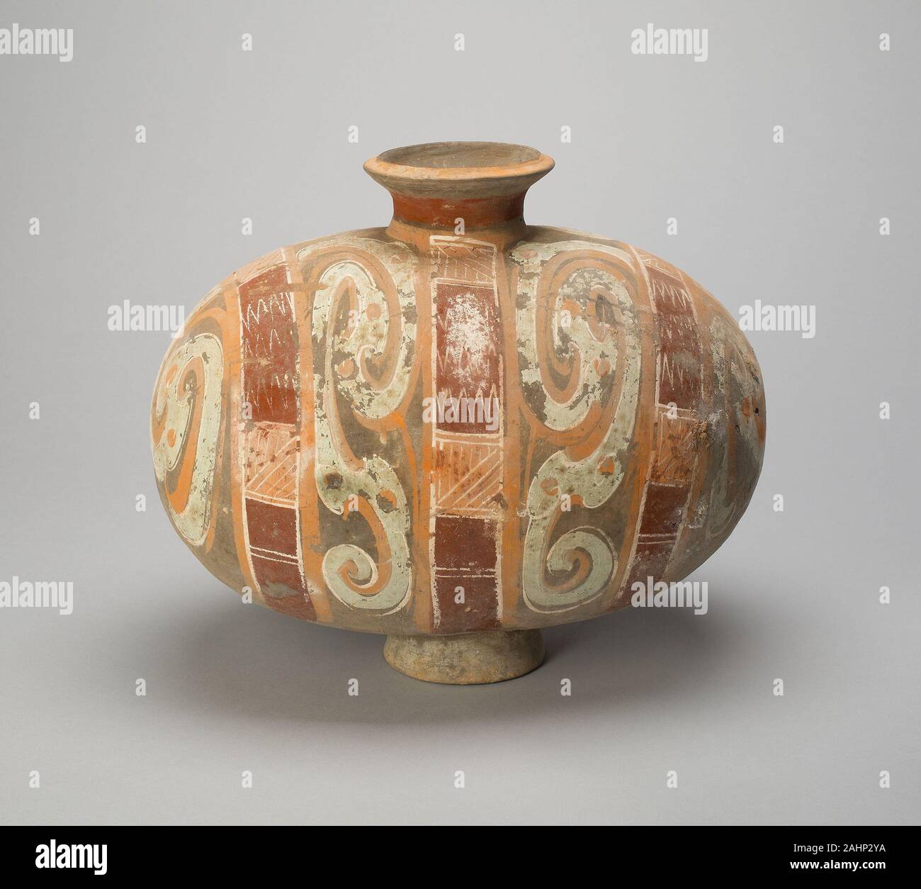 Cocoon shaped vessel hi-res stock photography and images - Alamy