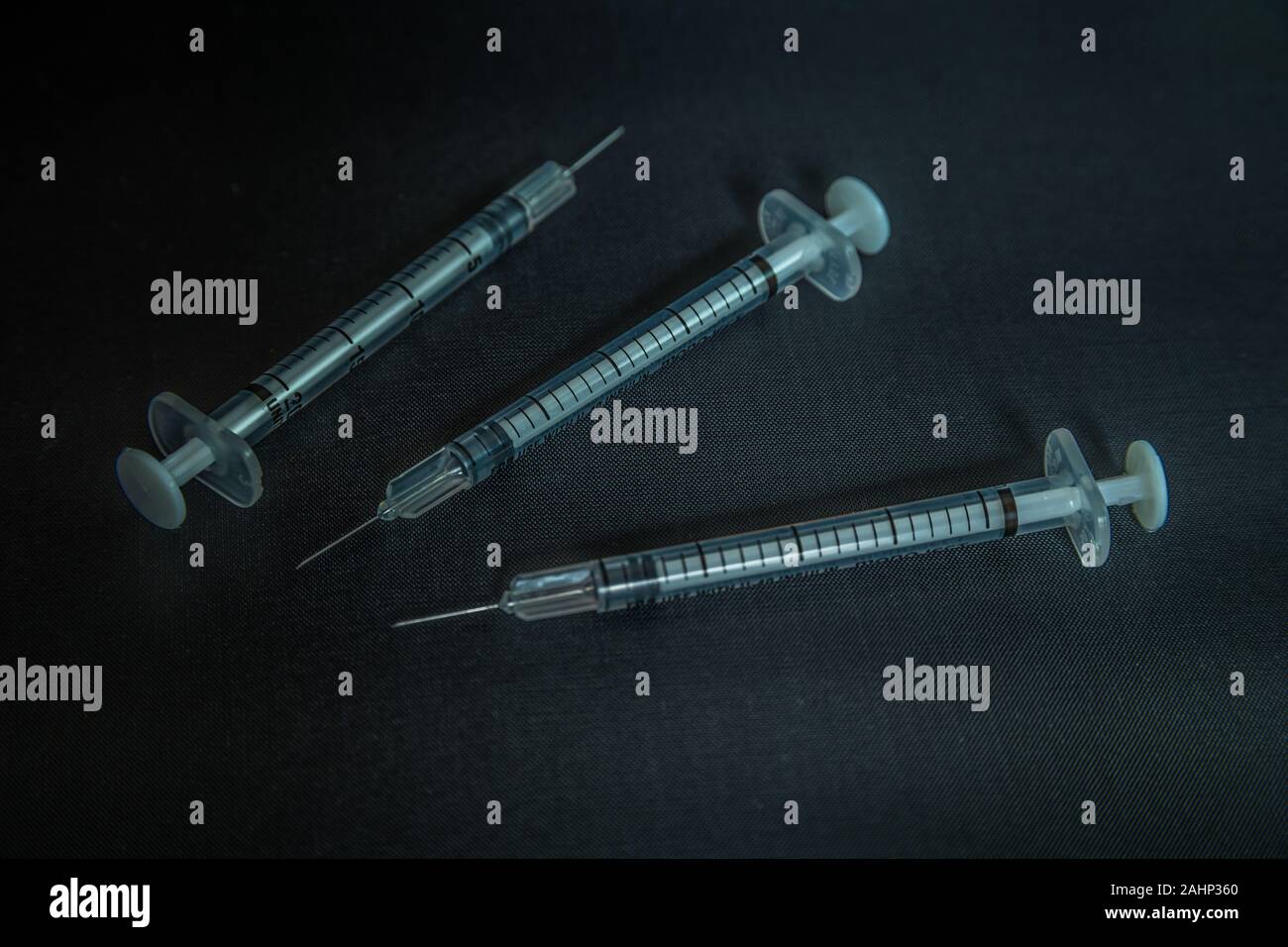 Sterile needles hi-res stock photography and images - Alamy