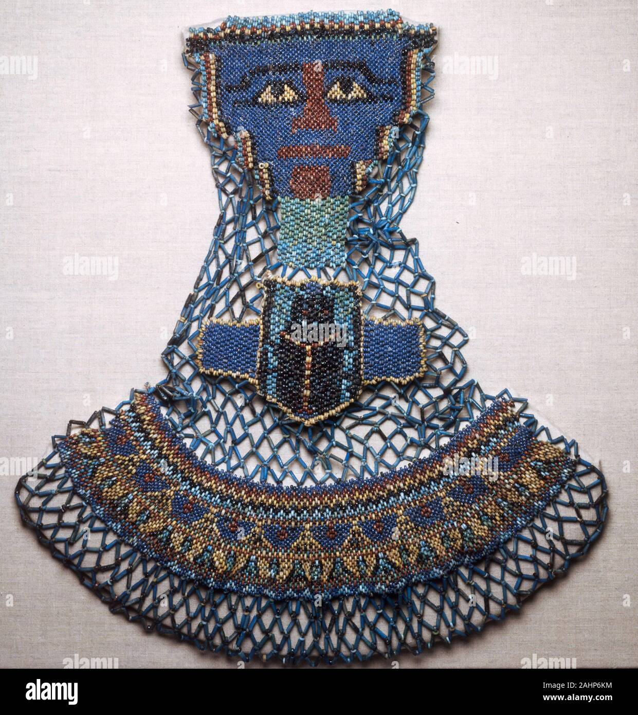 Mummy shroud hi-res stock photography and images - Alamy
