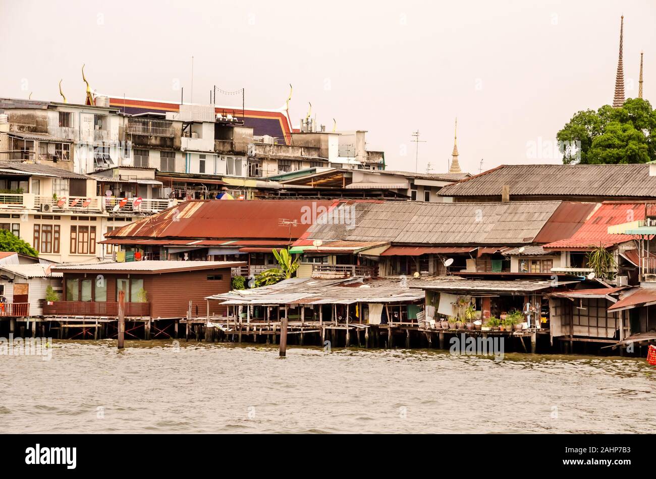 Slums bangkok thailand hi-res stock photography and images - Alamy
