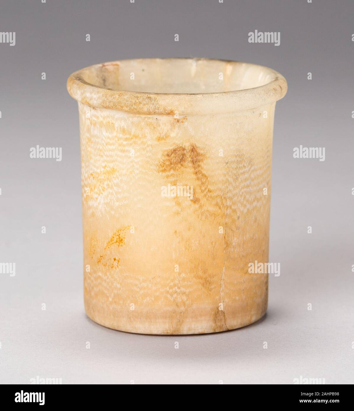 Ancient egypt cup hi-res stock photography and images - Alamy
