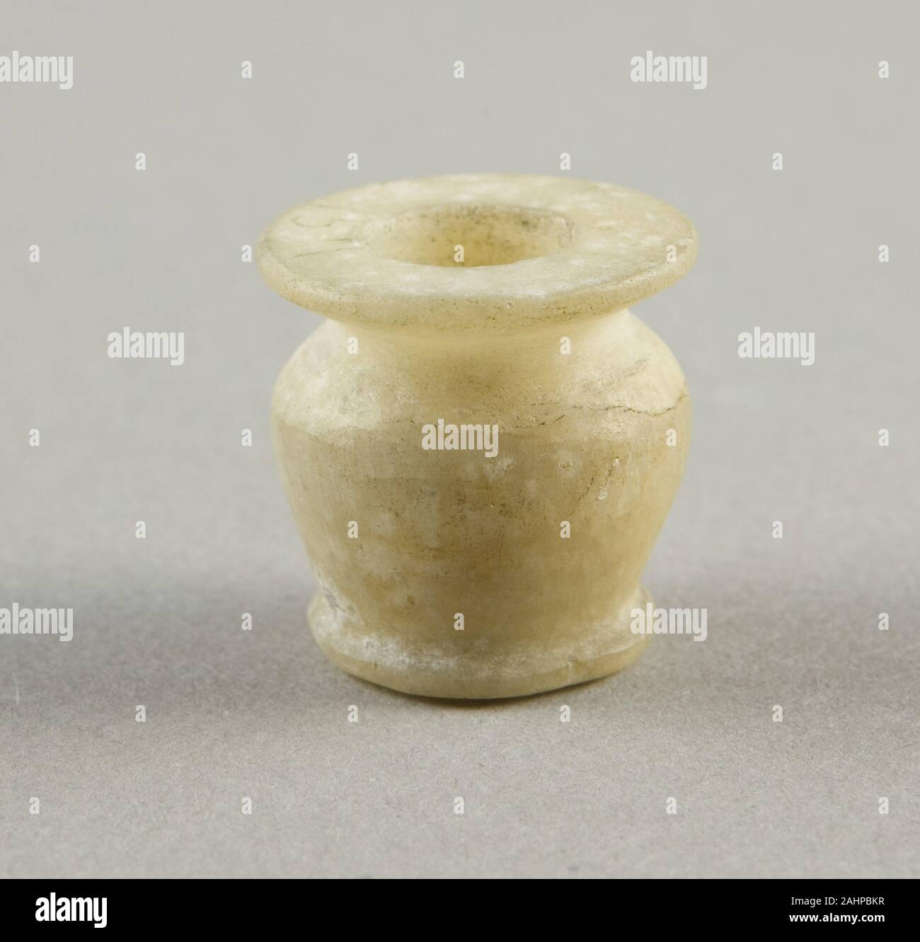 Alabaster jar egypt hi-res stock photography and images - Alamy
