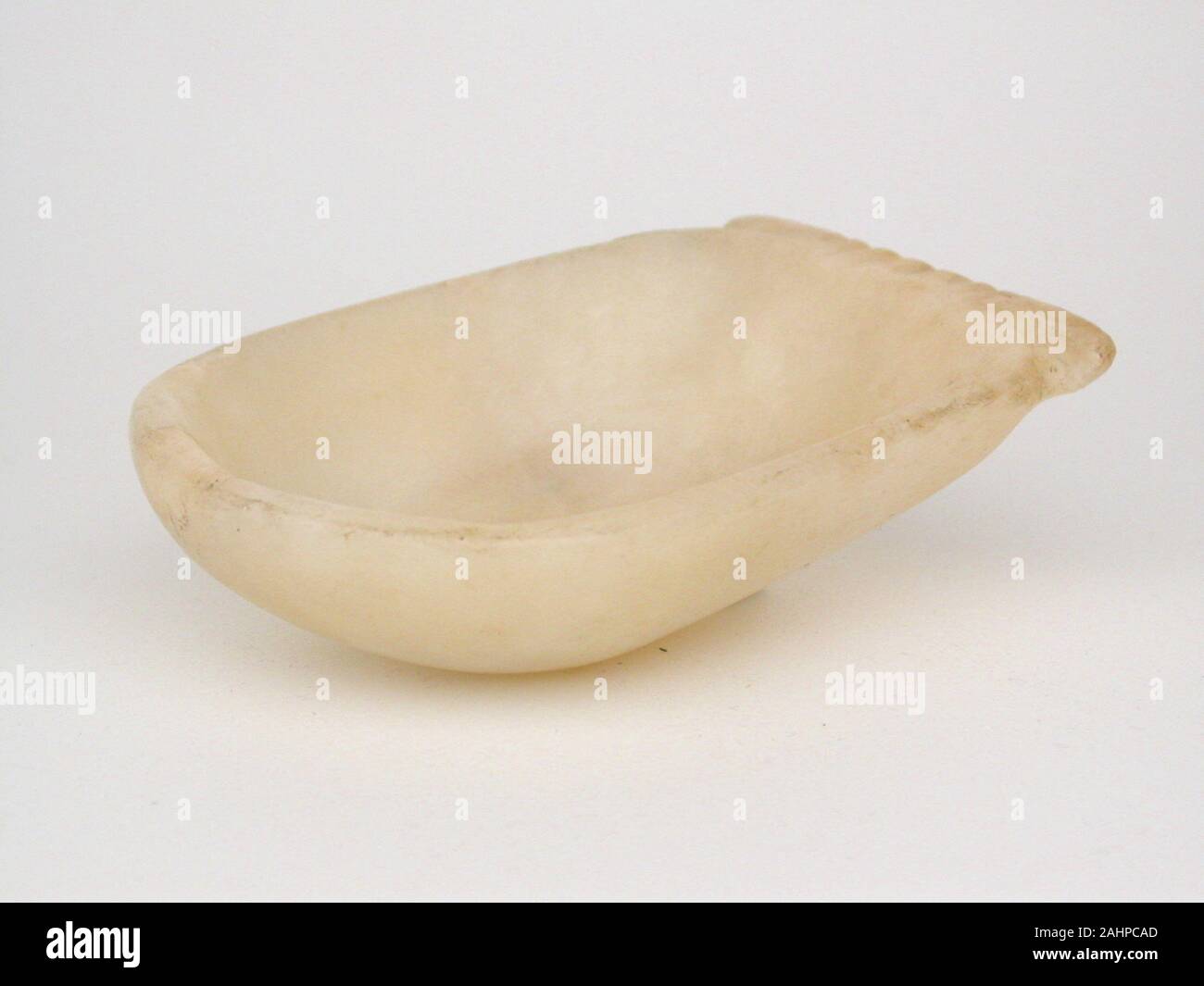 Ancient Egyptian. Dish. 1550 BC–1069 BC. Egypt. Calcite Stock Photo - Alamy