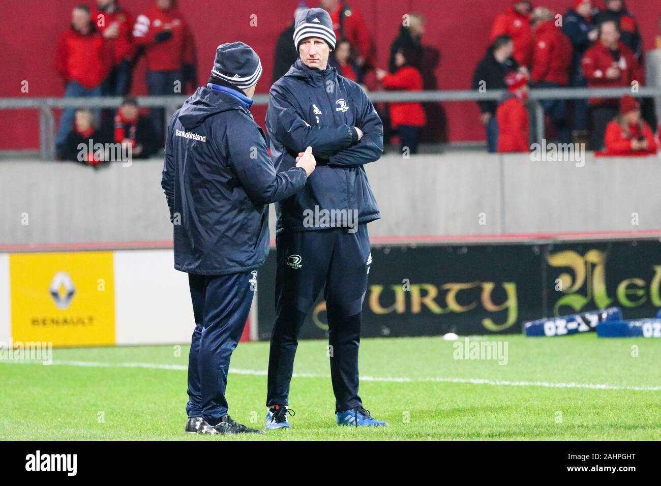 Leo cullen trophy hi-res stock photography and images - Alamy