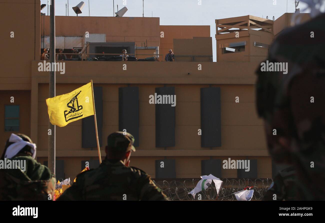 Baghdad, Iraq. 31st Dec, 2019. U.S. soldiers stand guard on the roof of ...