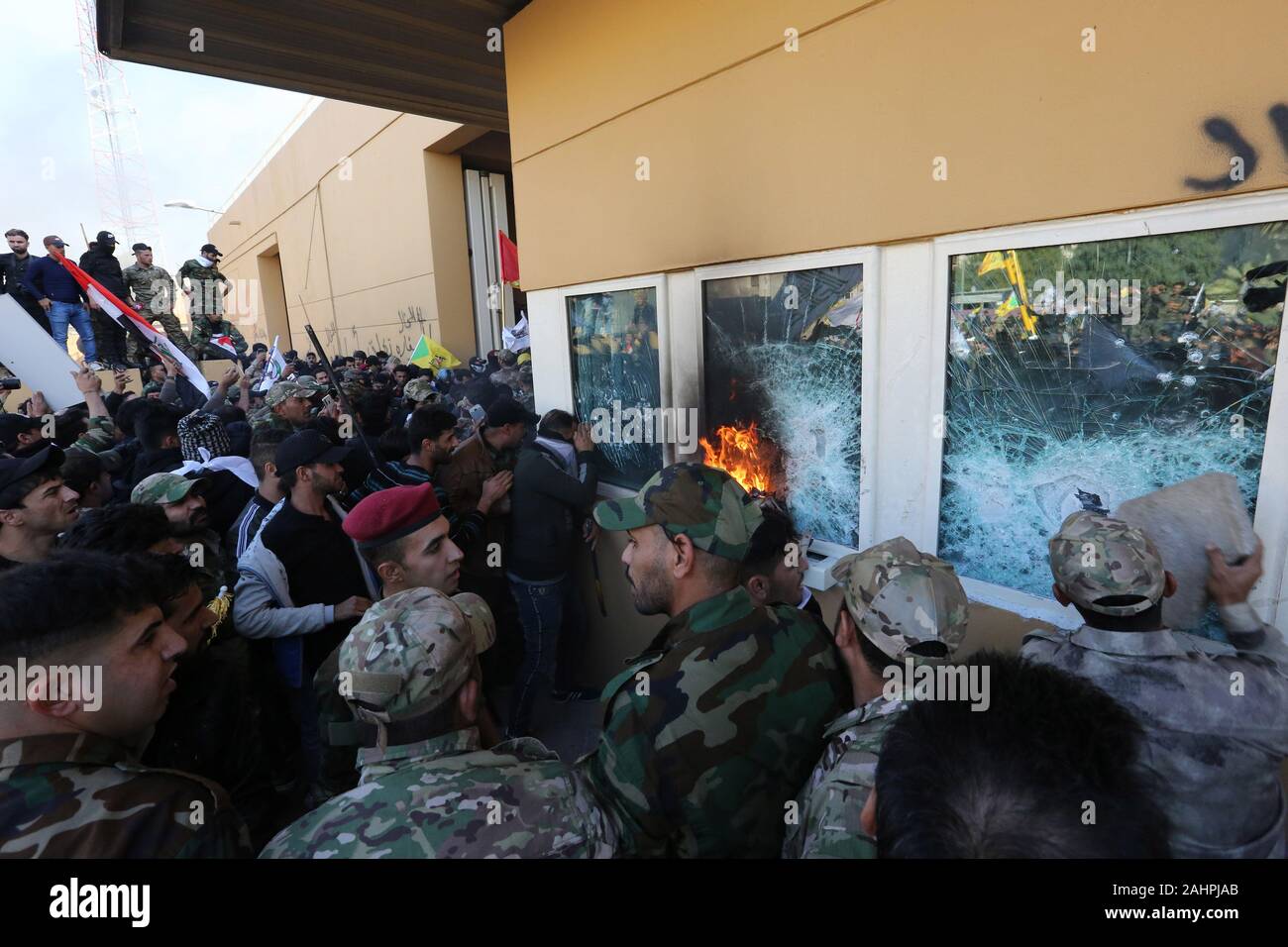 Baghdad, Iraq. 31st Dec, 2019. A member of Iraqi Shiite 'Popular ...