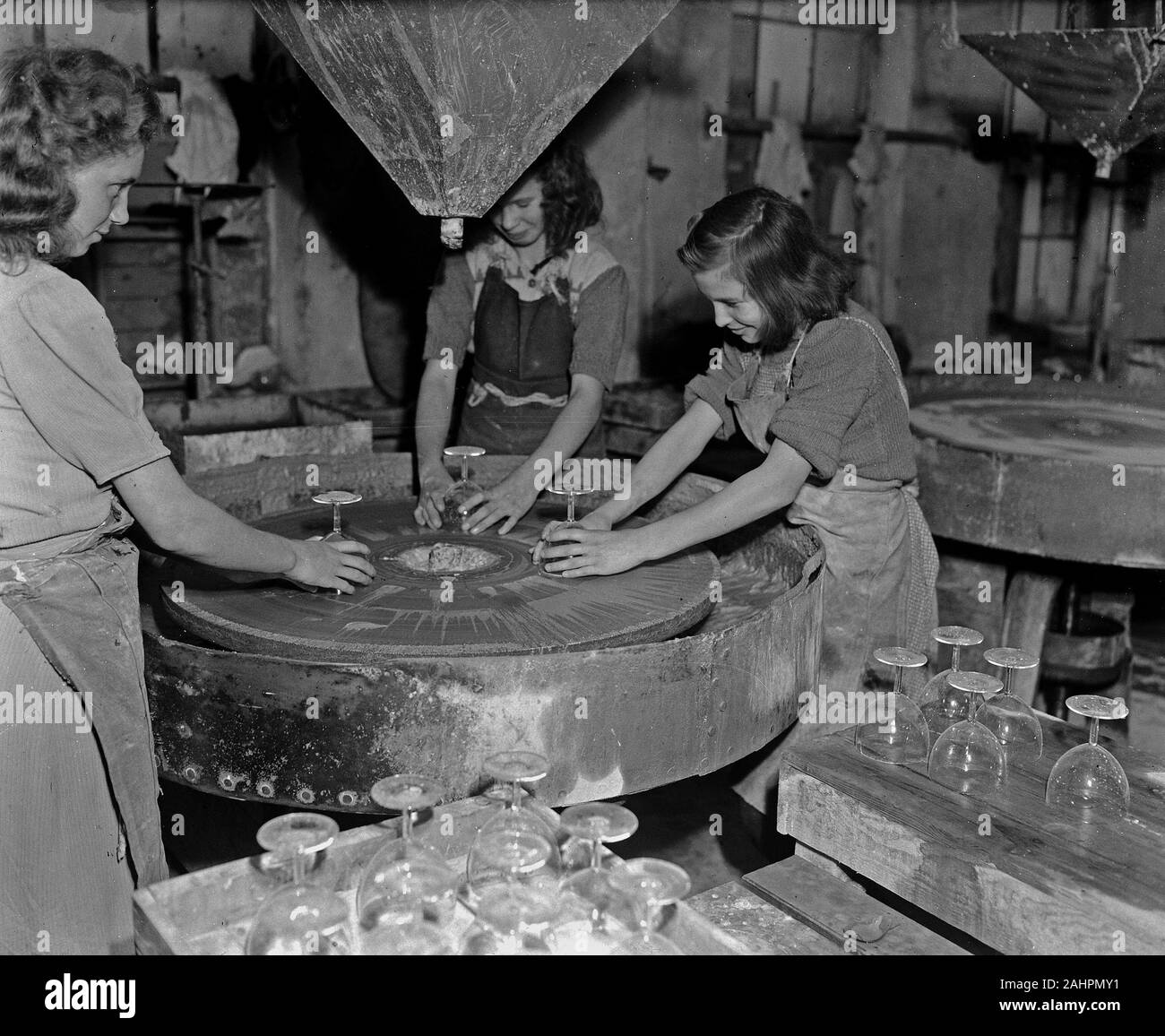 1940s glass making industry hi-res stock photography and images - Alamy