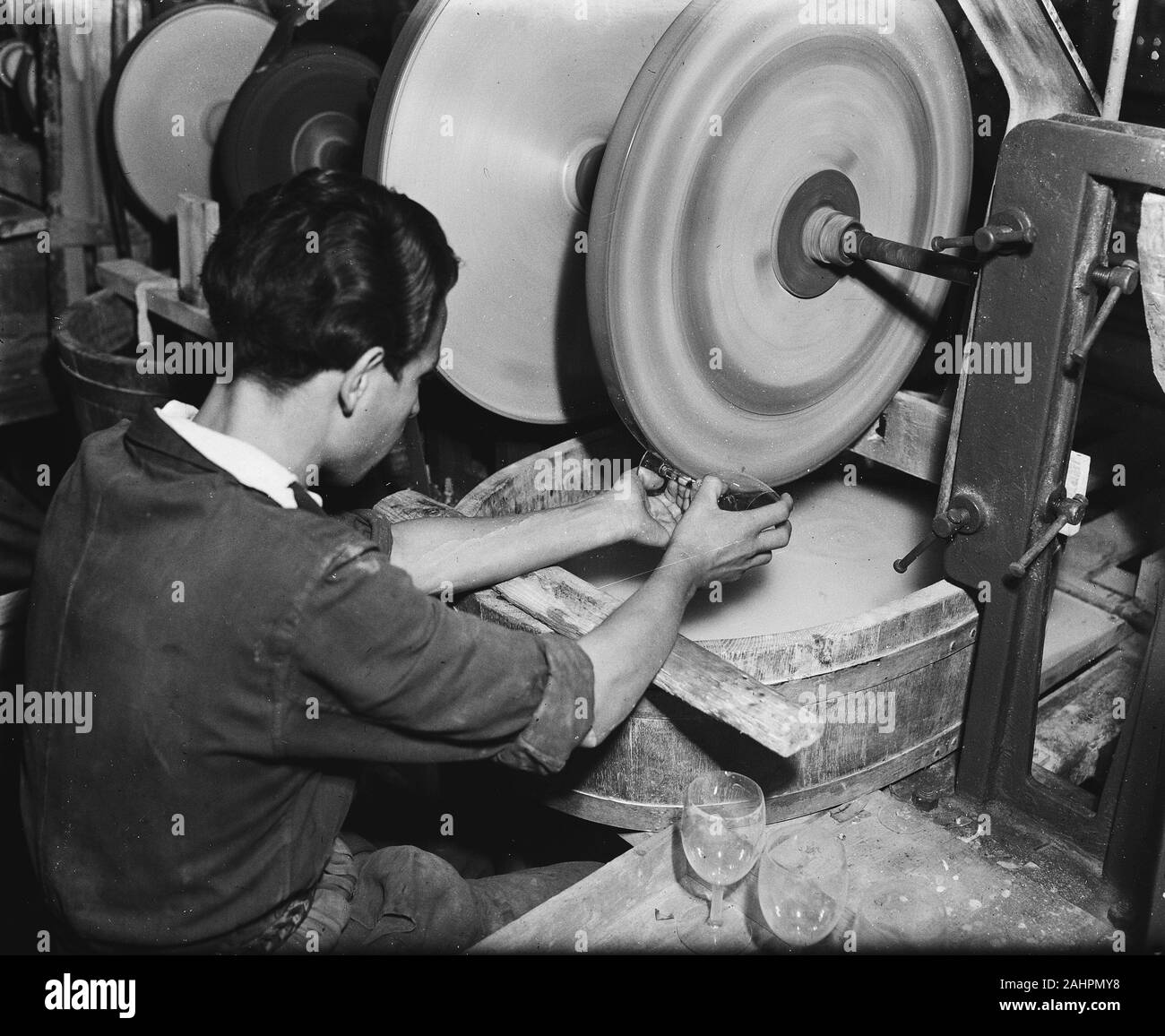 1940s glass industry hi-res stock photography and images - Alamy