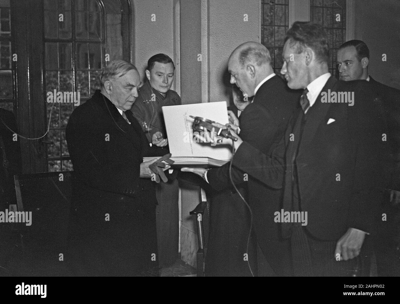 Canada prime minister 1940s hi-res stock photography and images - Alamy