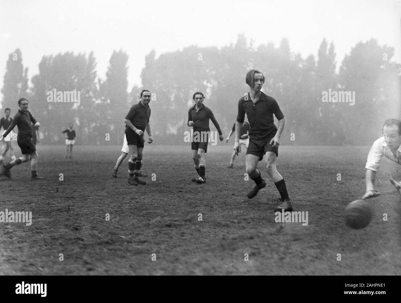 1940s football footballers hi-res stock photography and images - Alamy