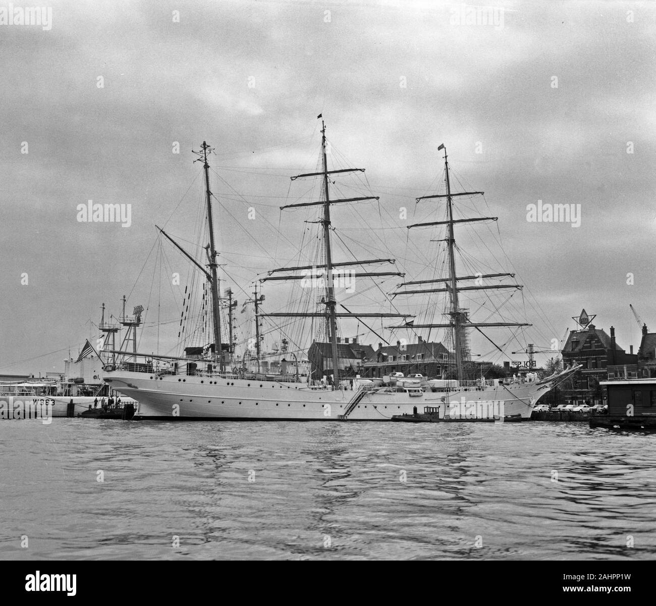 Eagle sailing ship hi-res stock photography and images - Alamy