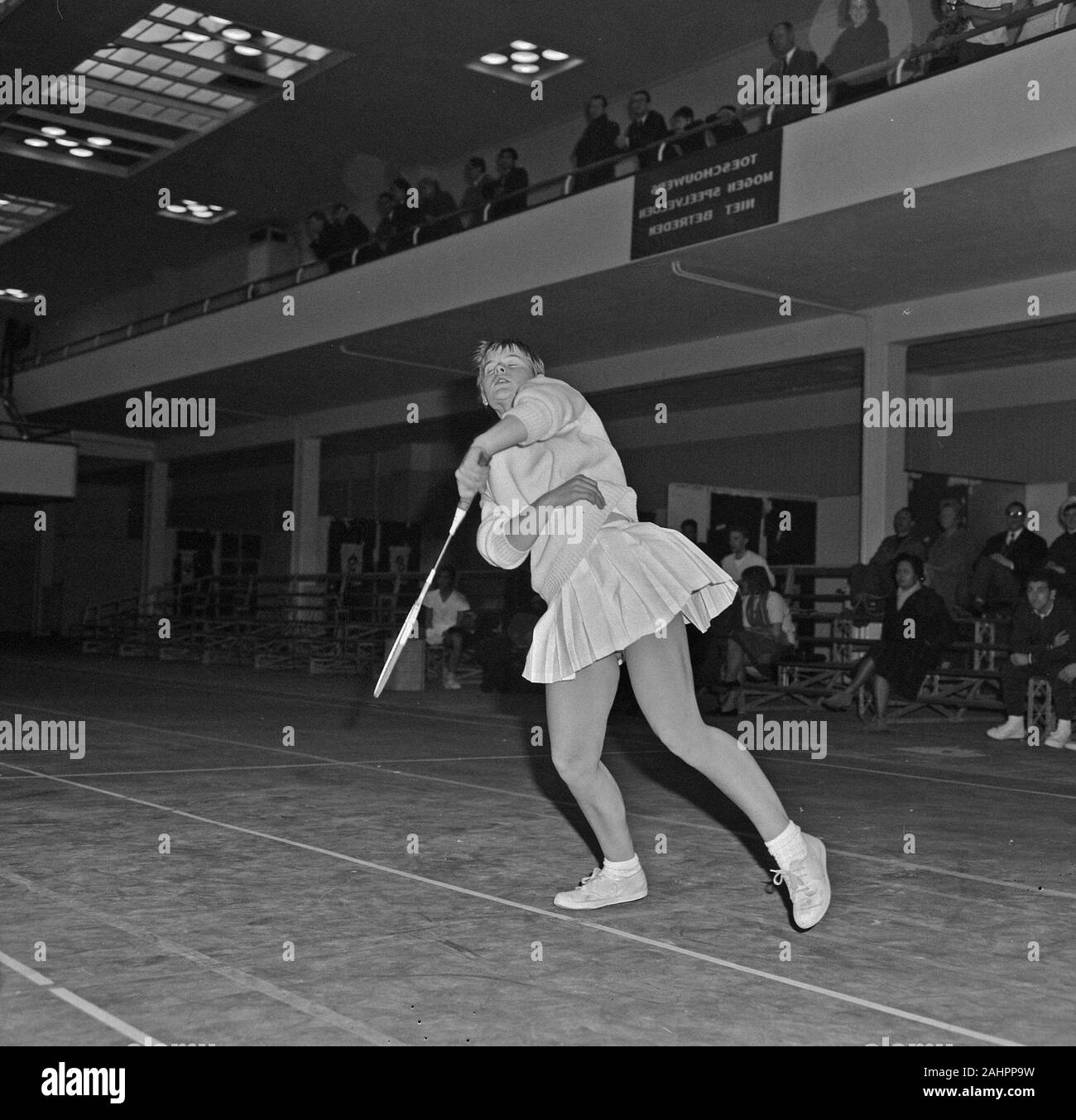 Badminton championships in Utrecht. Agnes Geene in action second Date ...