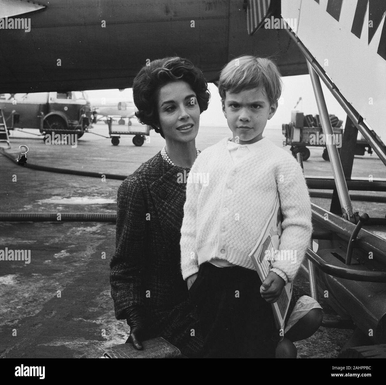 Actress dana wynter Black and White Stock Photos & Images - Alamy