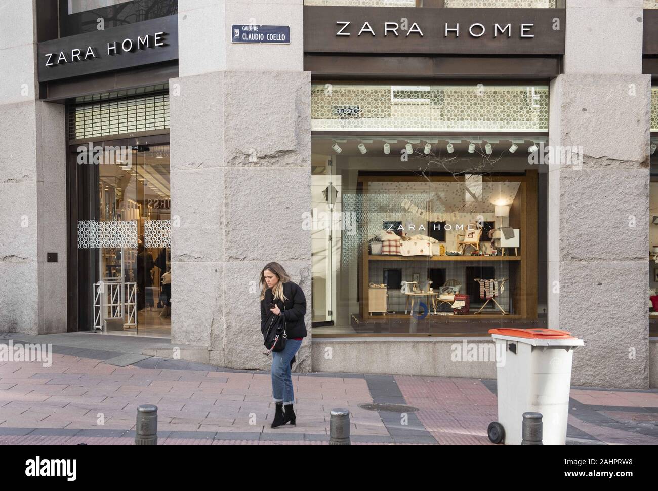 Spain. 28th Dec, 2019. Spanish Inditex group dedicated to the ...
