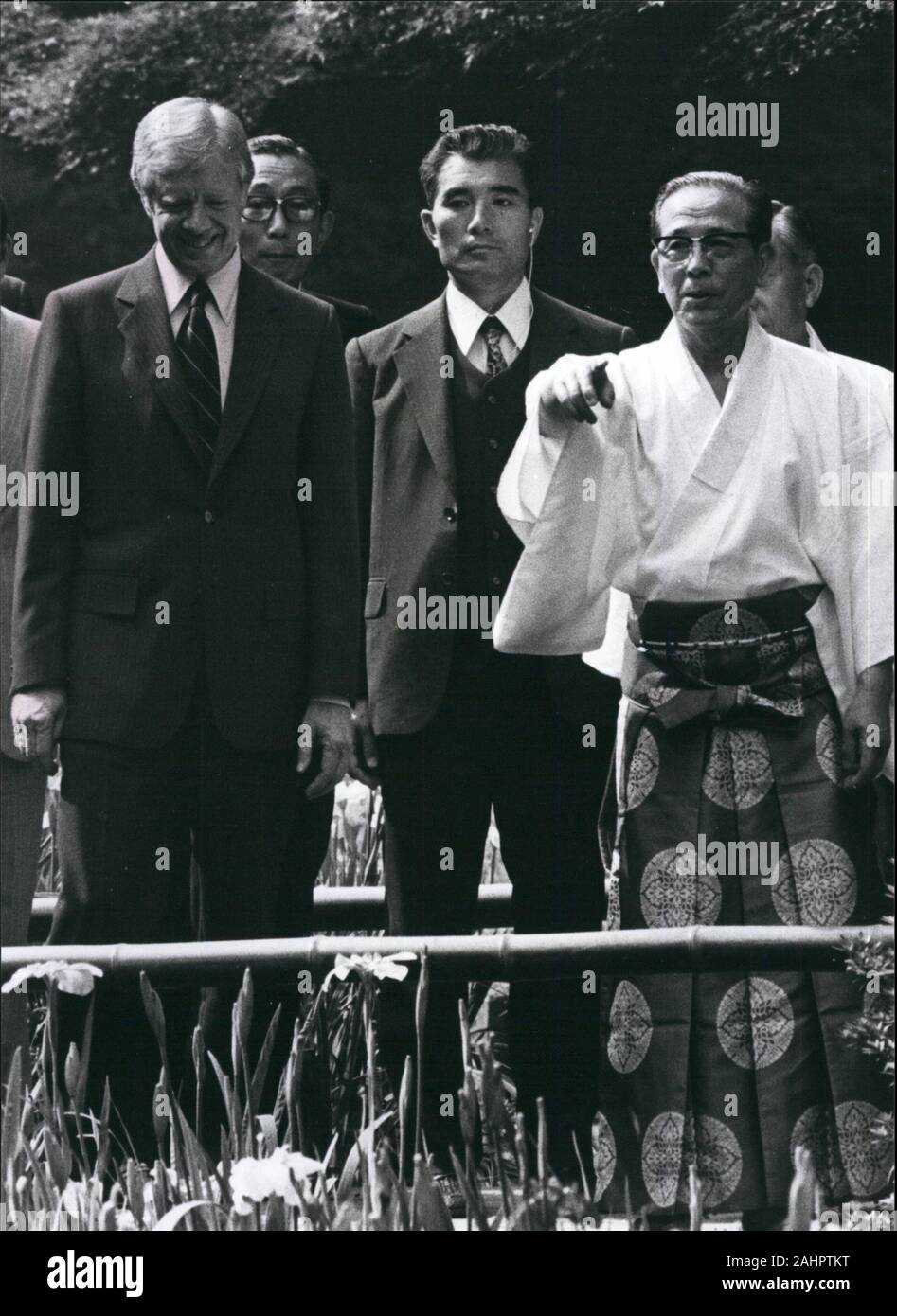 Jun. 25, 1979 - Tokyo, Japan - President JIMMY CARTER, left, greets the ...