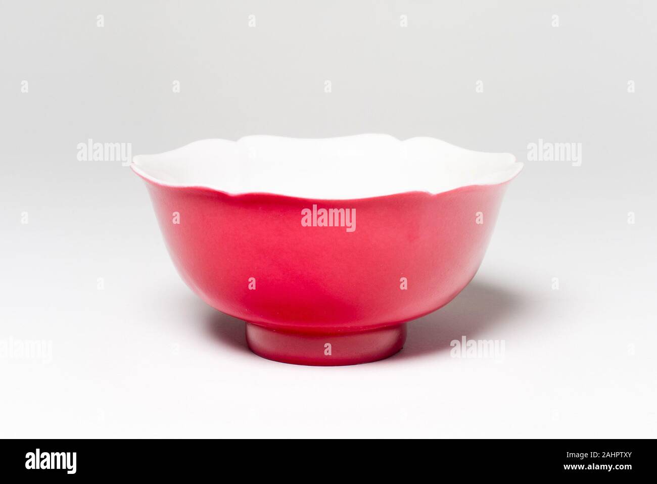 Porcelain with ruby pink glaze hi-res stock photography and images - Alamy