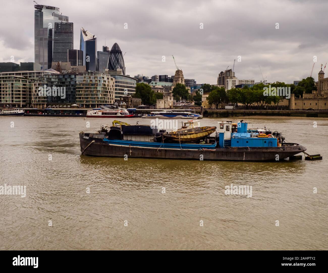 Thamesis royal barge hi-res stock photography and images - Alamy
