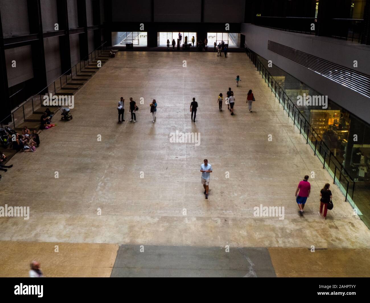 Tate modern turbine hall hi-res stock photography and images - Alamy