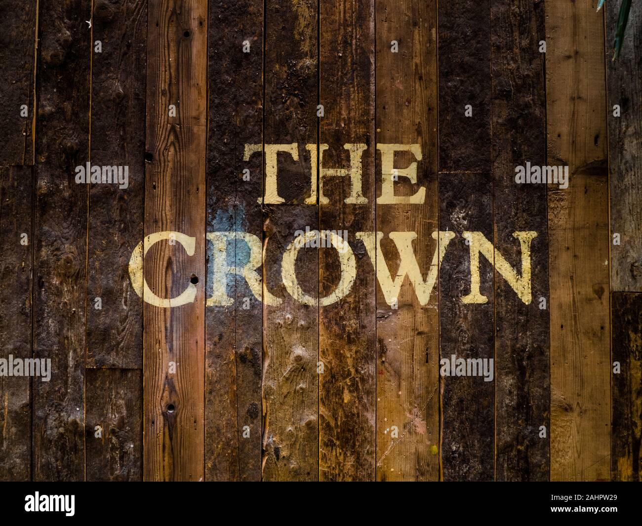 The Crown, entrance of the typical English pub in the city of Oxford ...