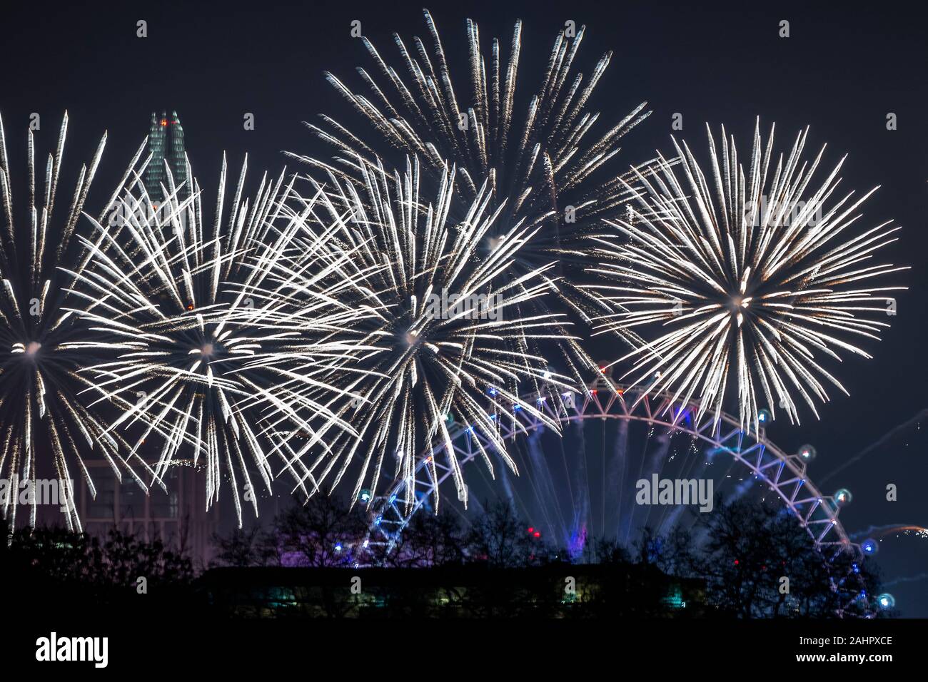 Fireworks london 2020 hi-res stock photography and images - Alamy