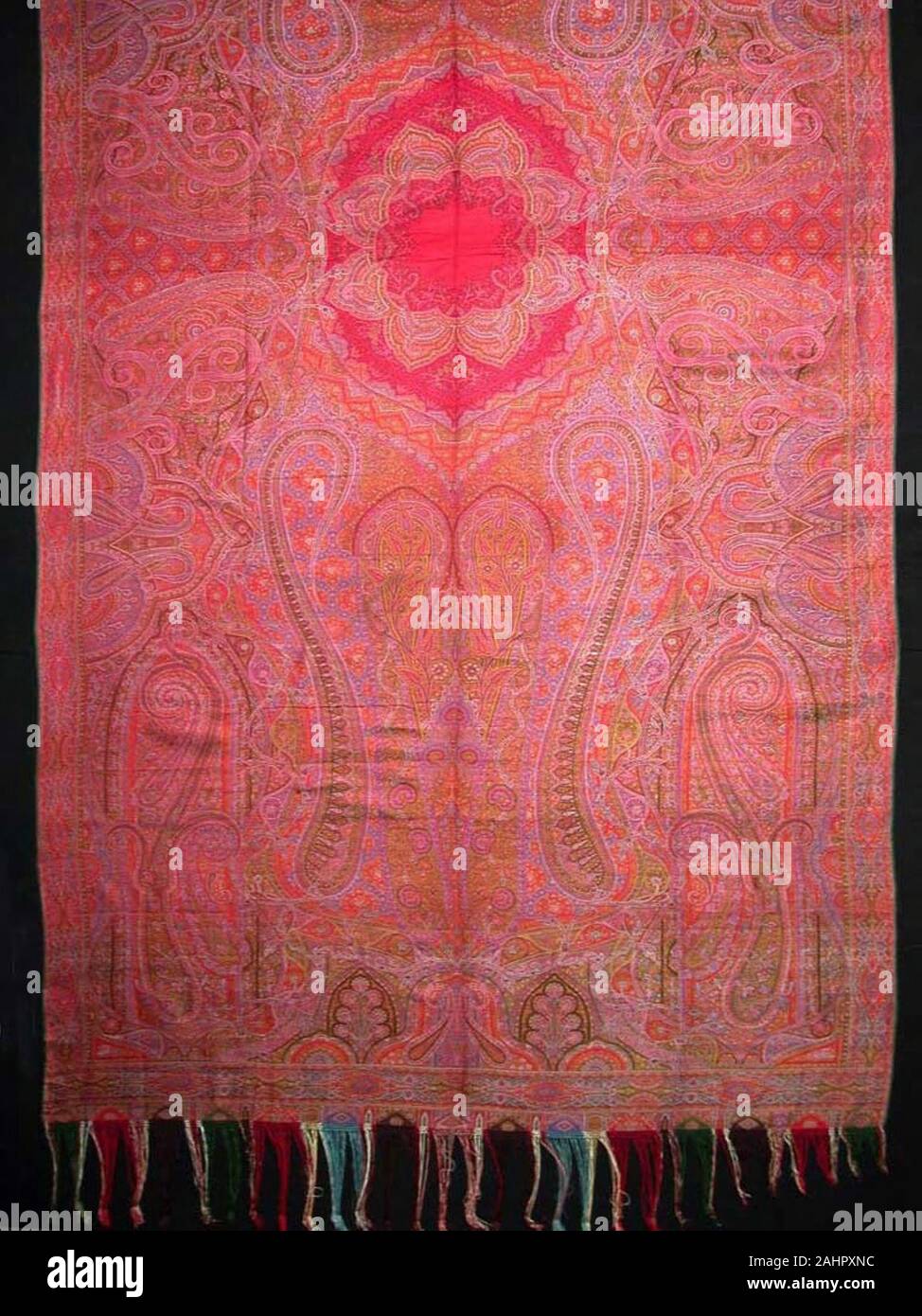Clabburn, Sons and Crisp (Producer). Shawl. 1860–1869. Norwich. Silk ...
