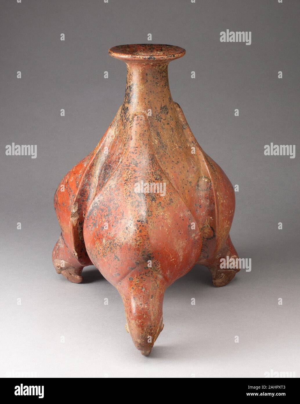 Colima. Parrot Vase. 100 AD–300 AD. Mexico. Ceramic Stock Photo - Alamy