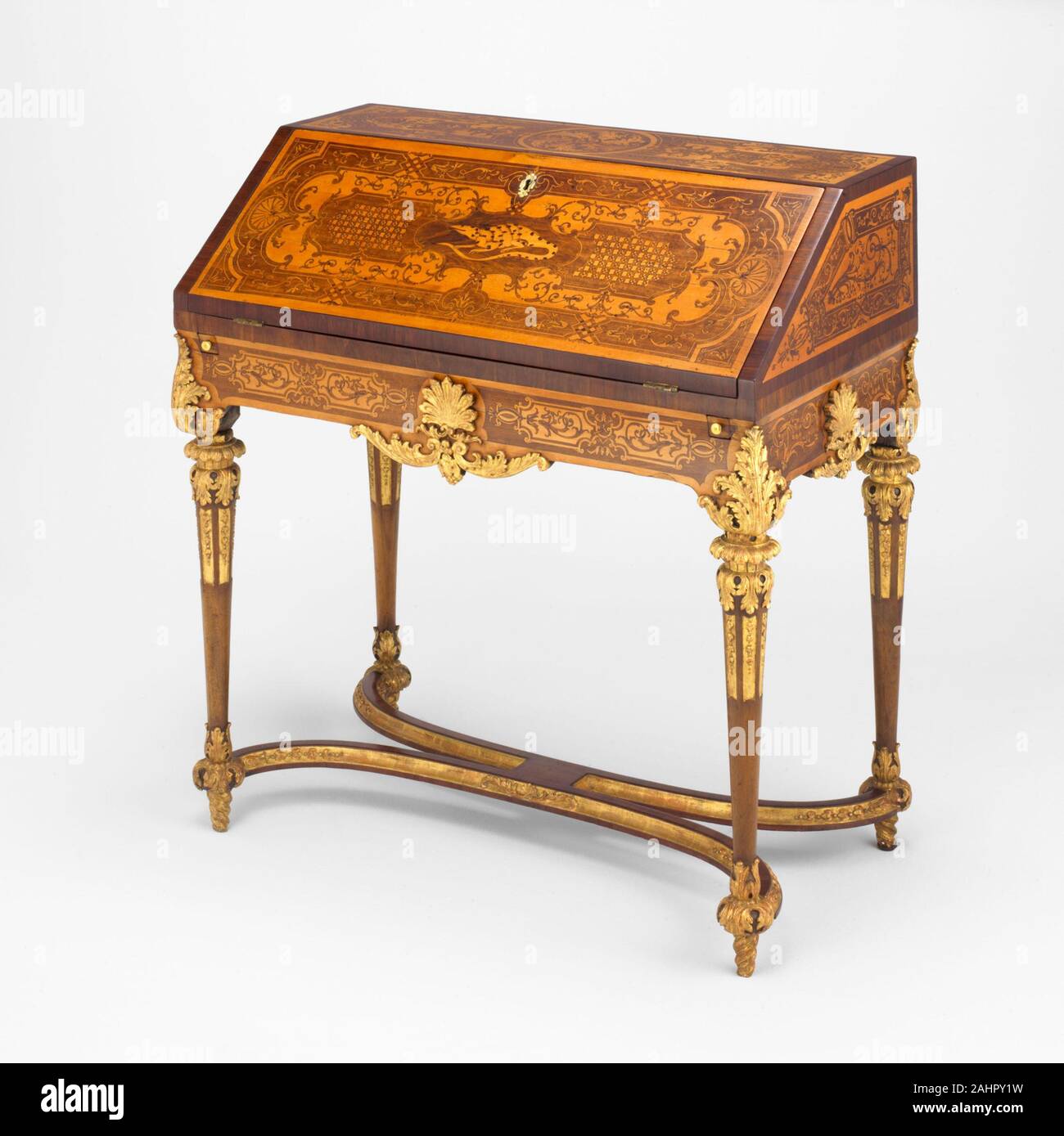 Maple cabinets hi-res stock photography and images - Alamy