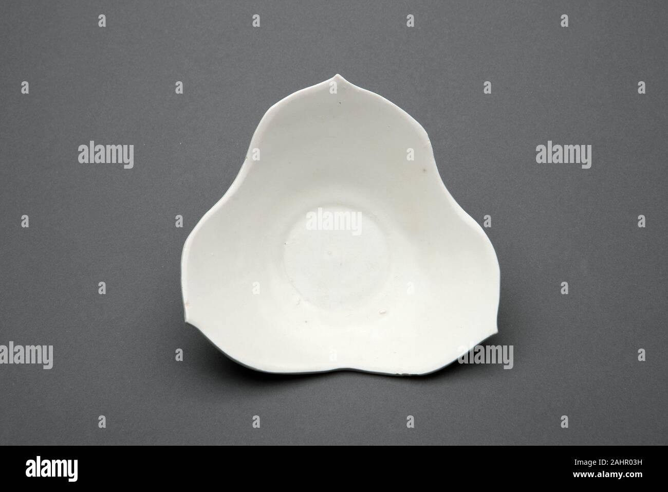 Ding type ware porcelain hi-res stock photography and images - Alamy