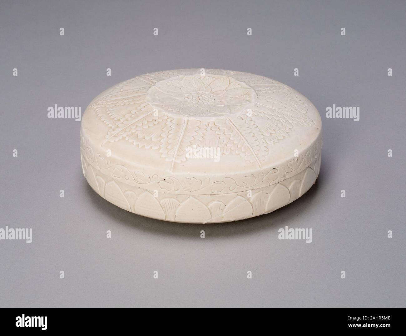 Covered Circular Box with Floral Medallion, Serrated Leaves, and Lotus ...