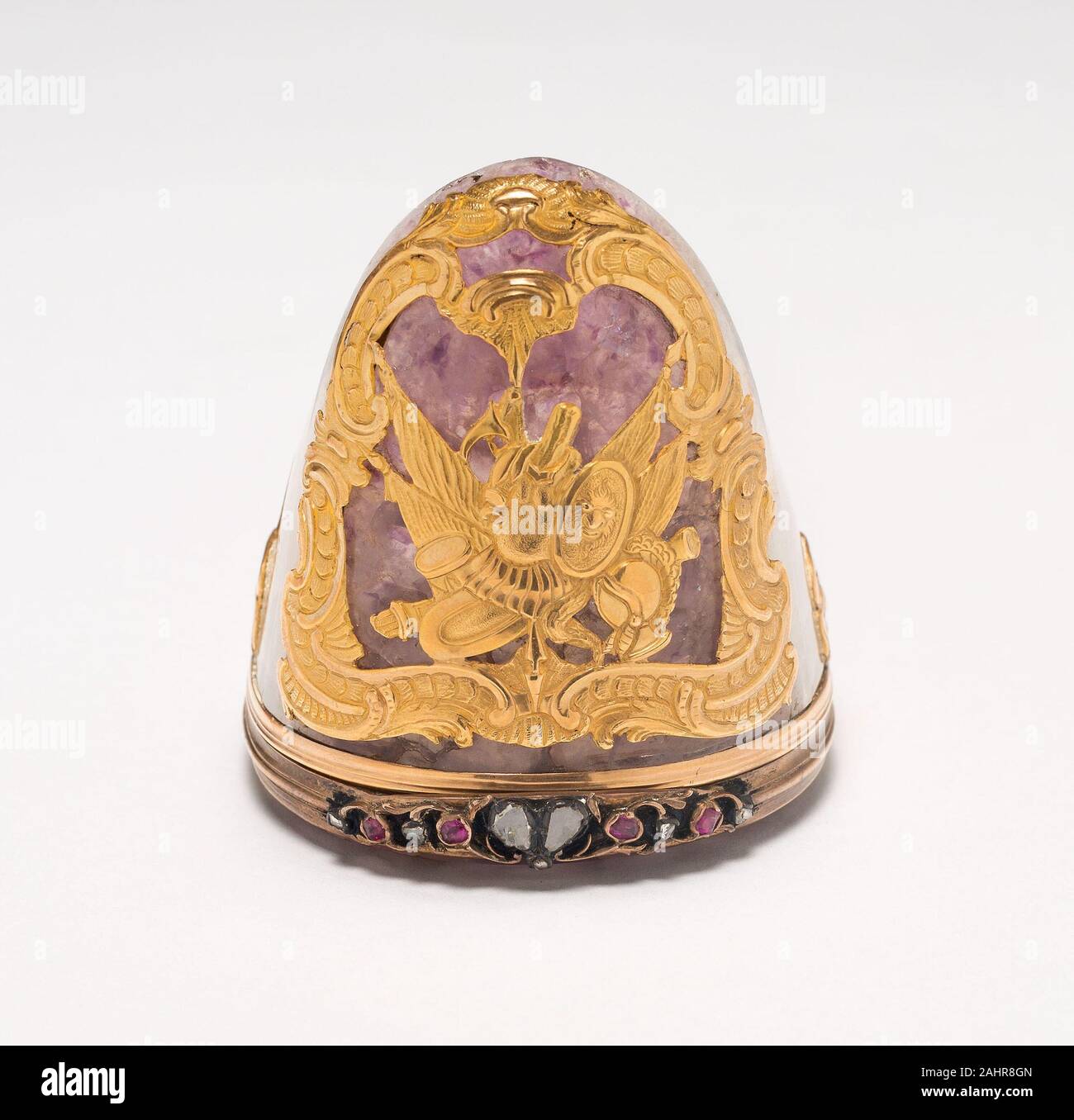 Gold snuff box hi-res stock photography and images - Alamy