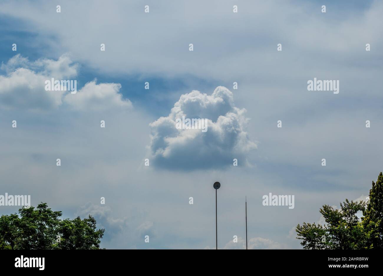 Summer thunderstorm clouds build up in the Highveld sky in Gauteng ...