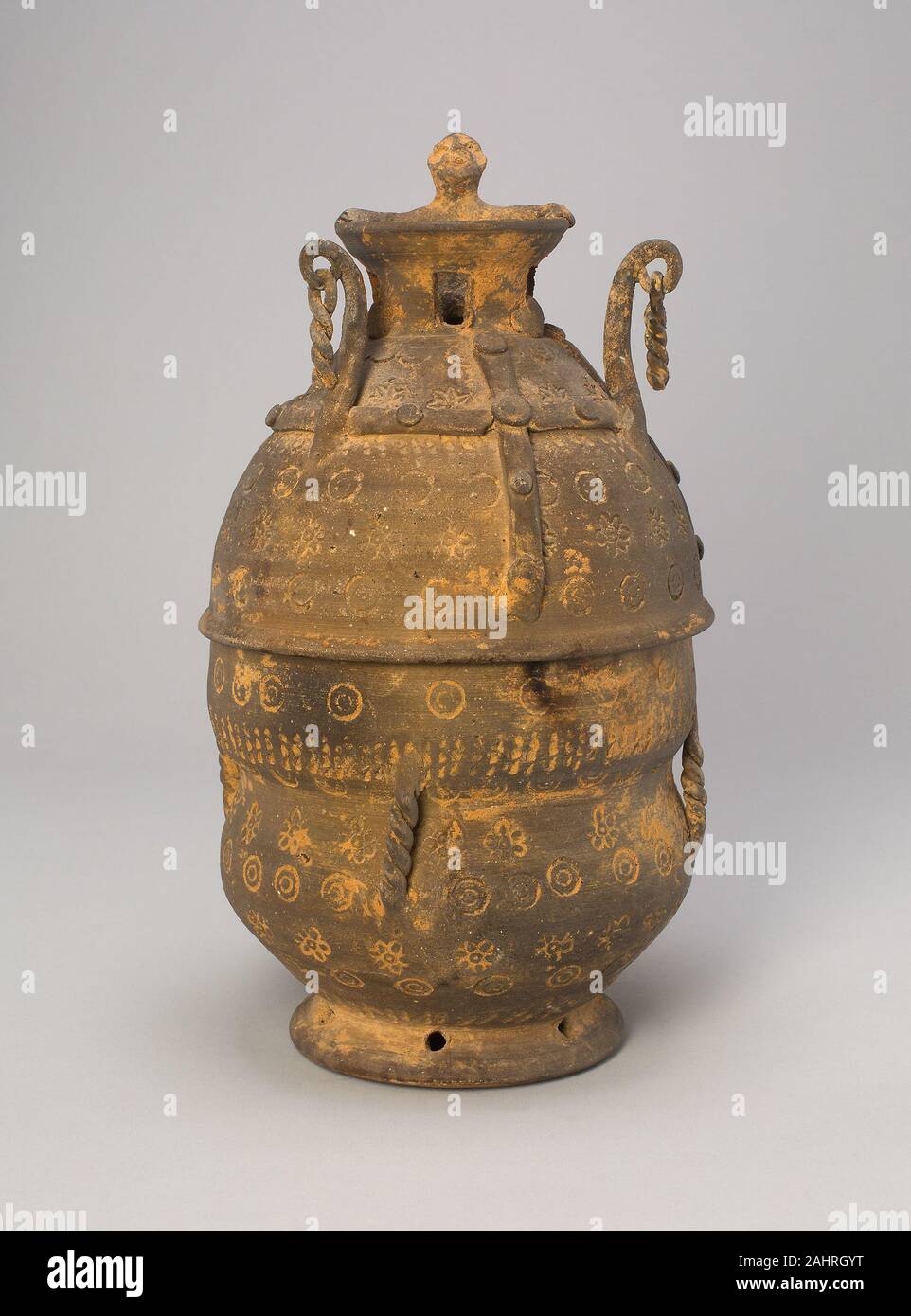 Stoneware with impressed decoration hi-res stock photography and images ...