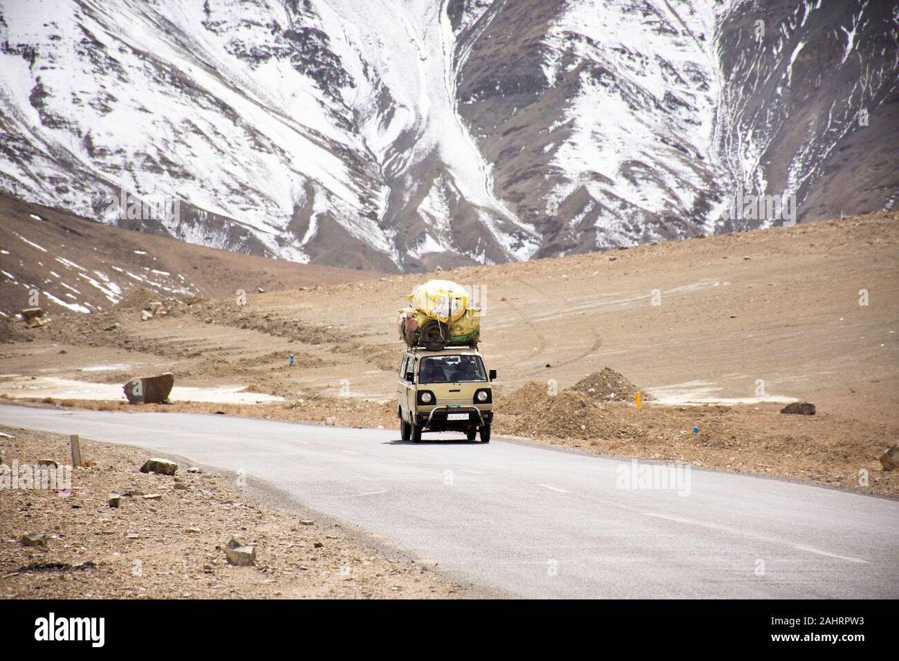 JAMMU KASHMIR, INDIA - MARCH 20 : Indian or tibetan driver people ...